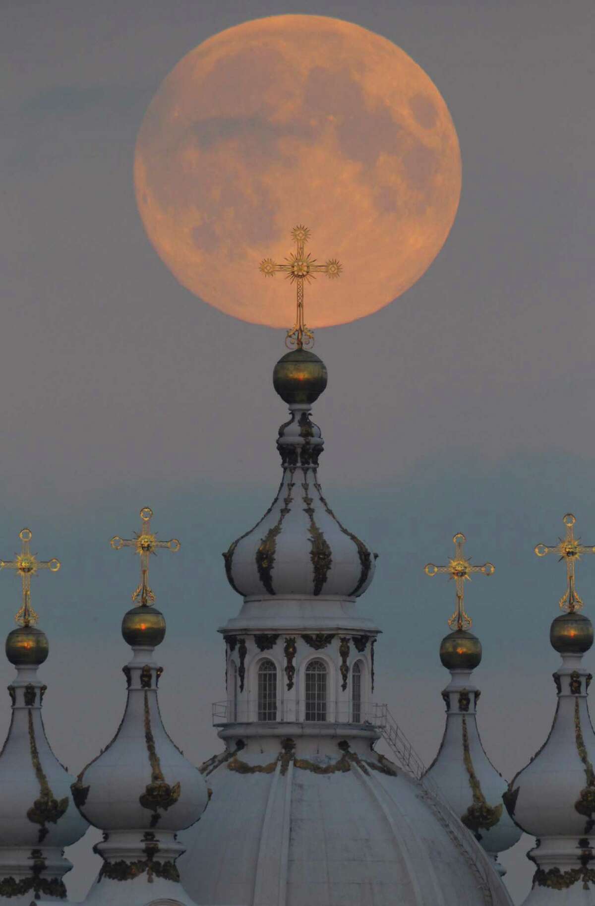 Rare, fully eclipsed moon to rise over the Bay Area