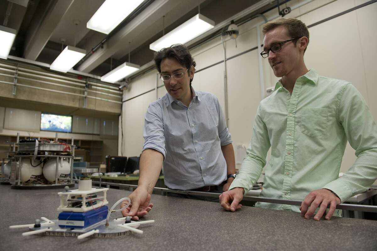 Hopping spacecraft built in Bay Area for mission on Martian moon