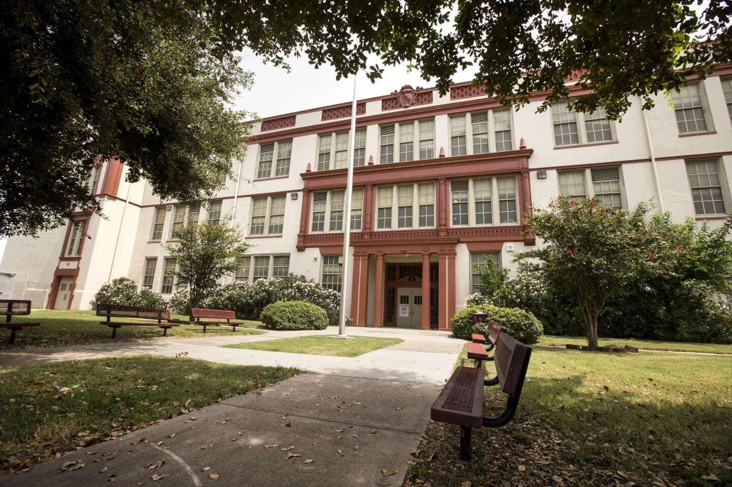 Judge rules in favor of HISD in Wheatley dispute