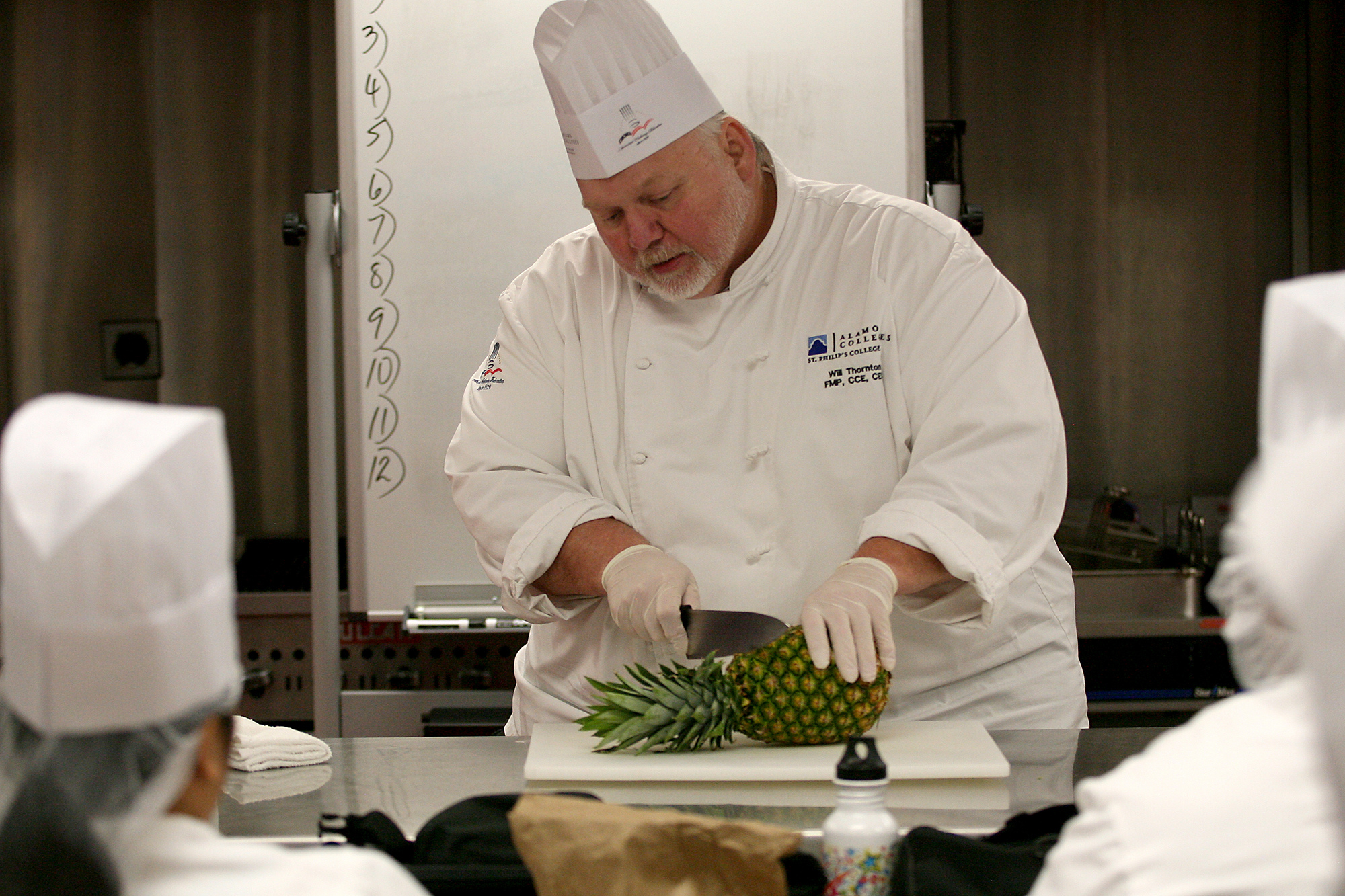 How to Cook: Peeling, coring and cutting a pineapple