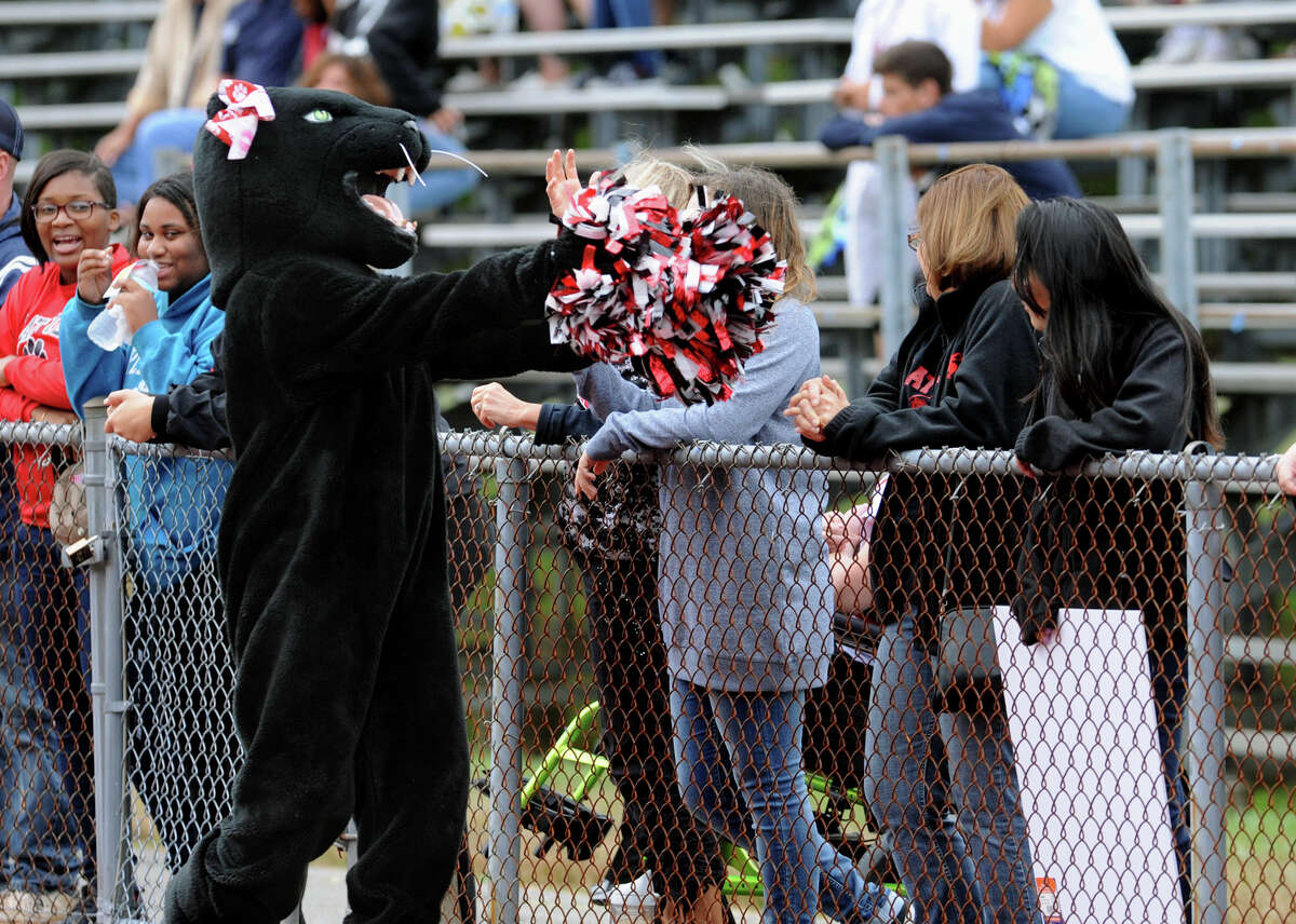 United rout Platt Tech in opener