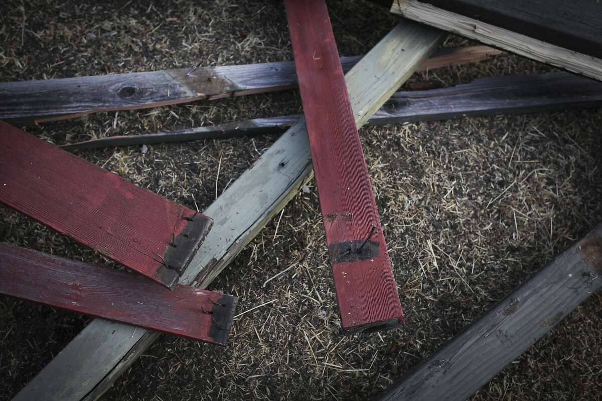 9 hurt in Oakland deck collapse