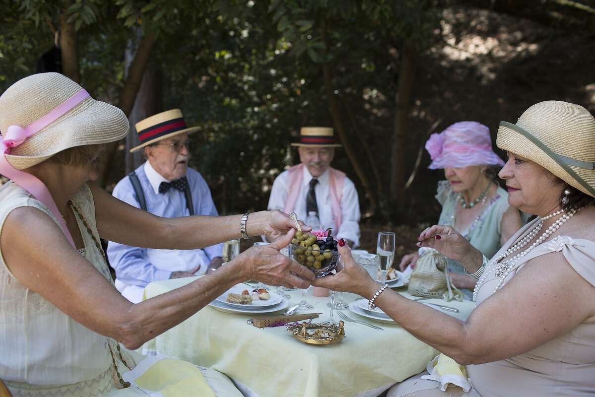 Gatsby fans show up, dress up for annual picnic in Oakland