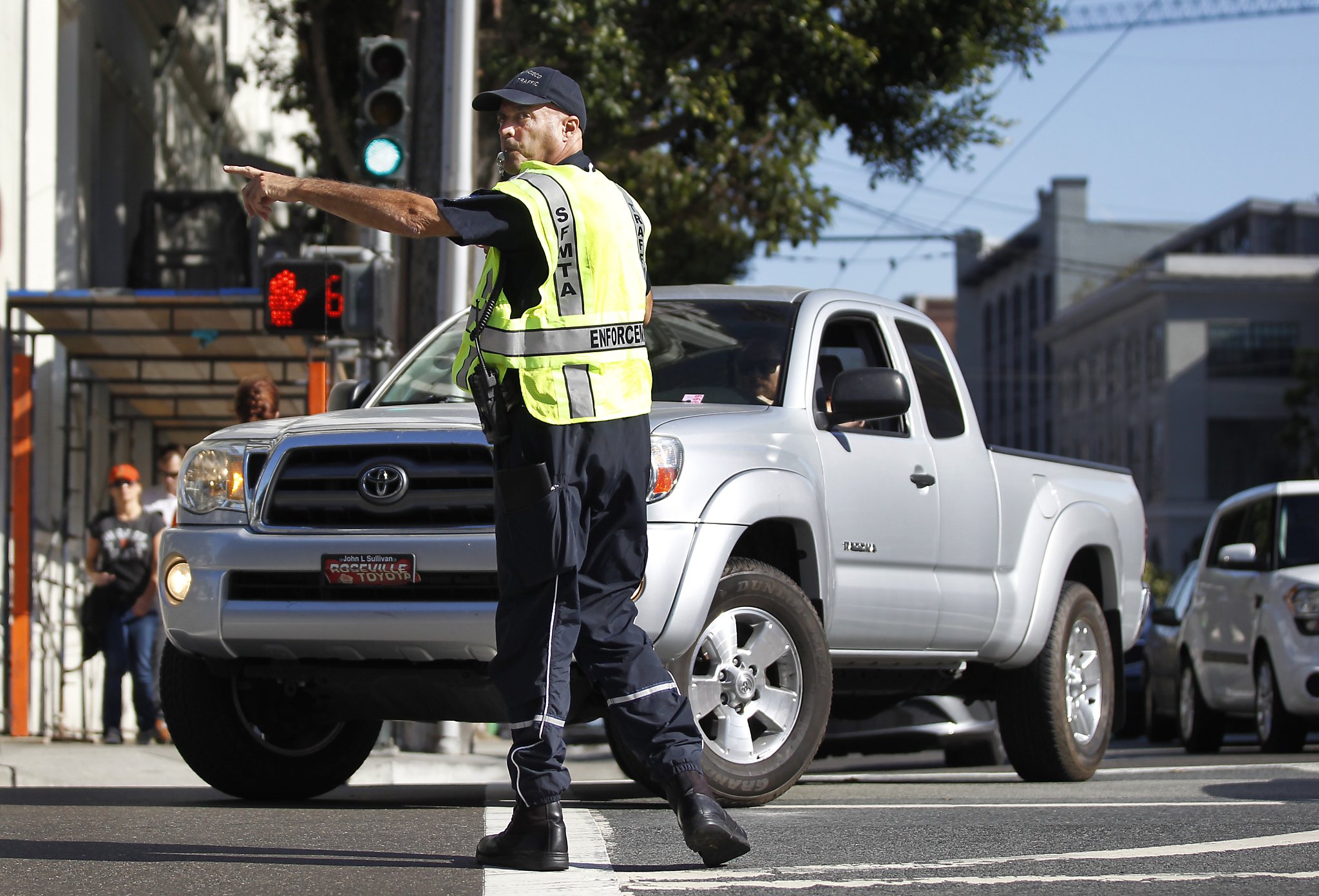 S.F. weighs campaign to keep cars from clogging intersections