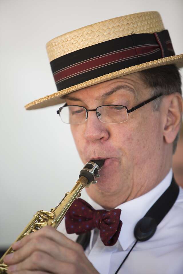 Gatsby fans show up, dress up for annual picnic in Oakland