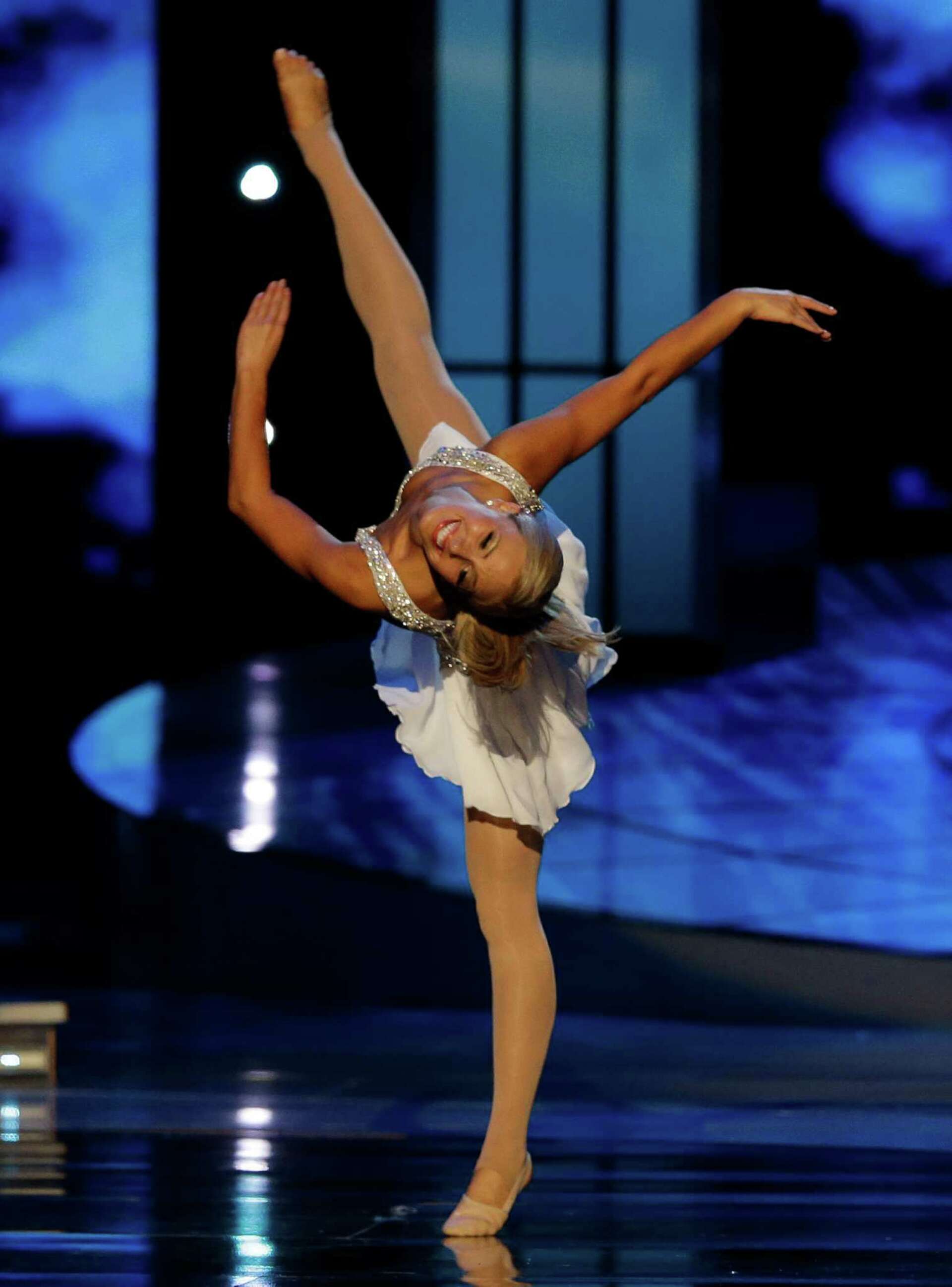 Miss Nebraska flashes nation
