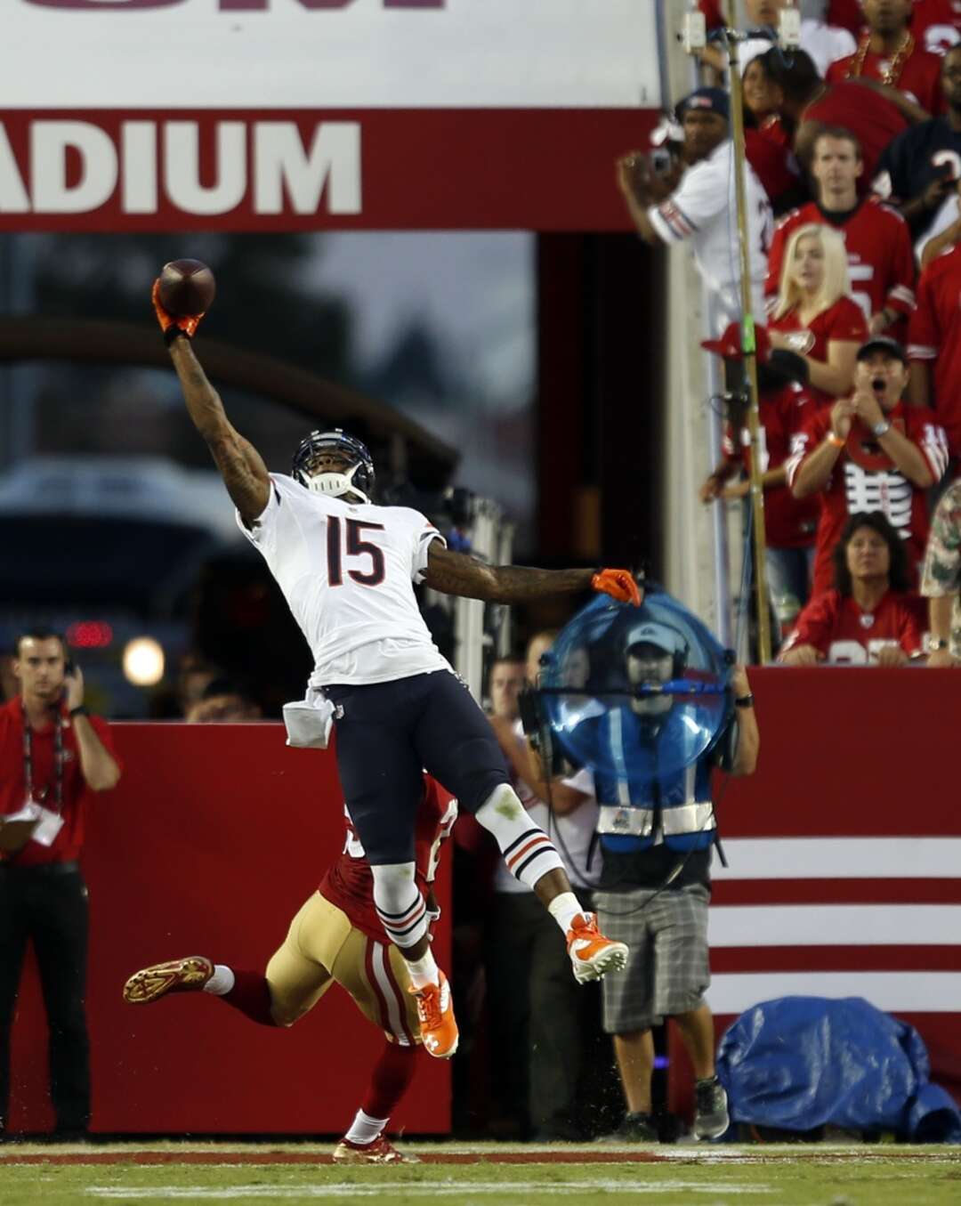 Bears’ offense takes advantage of breaks, 49ers’ injuries