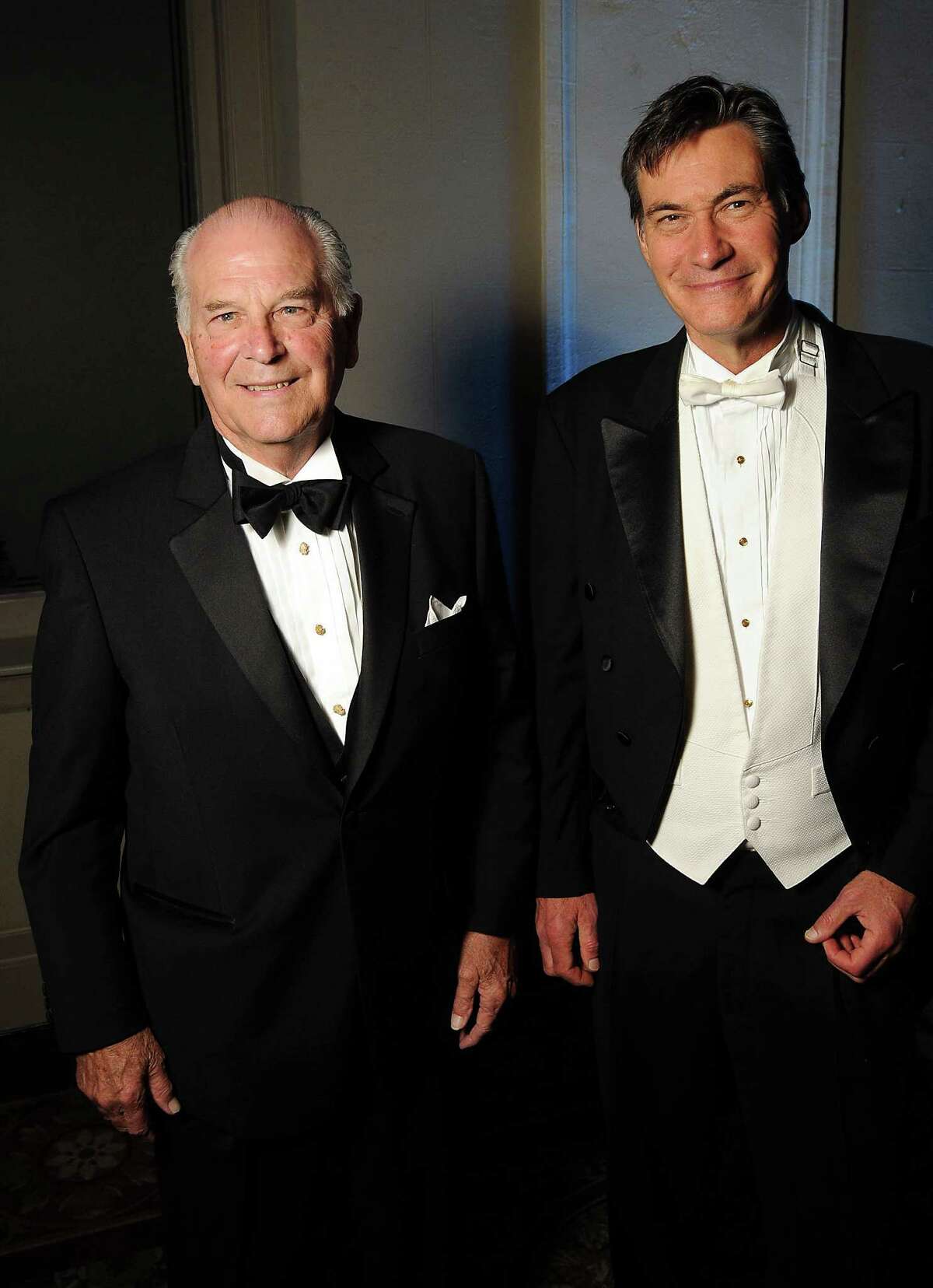 Symphony gala welcomes new conductor with open arms