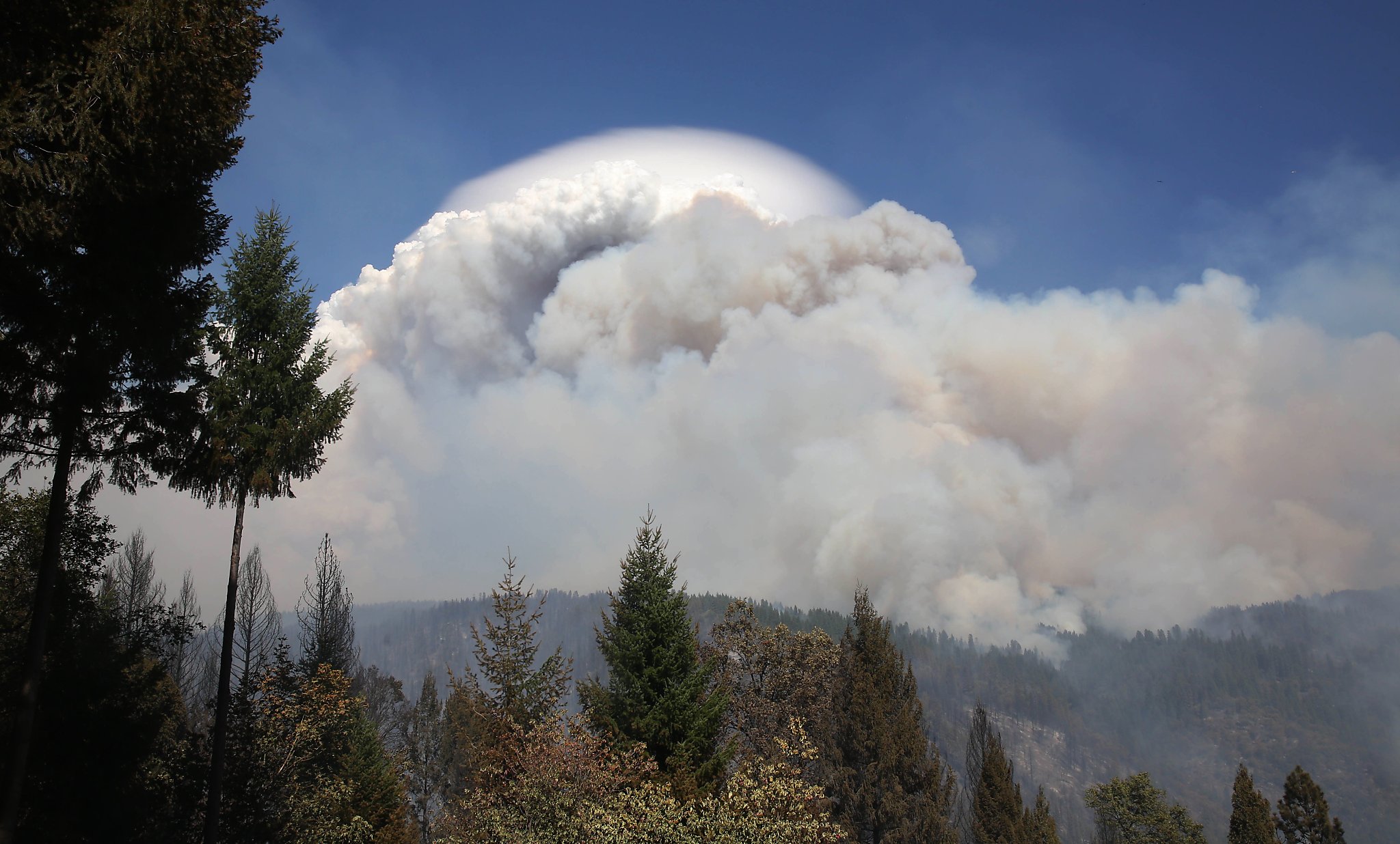 King Fire closes Highway 50, threatens 1,600 homes