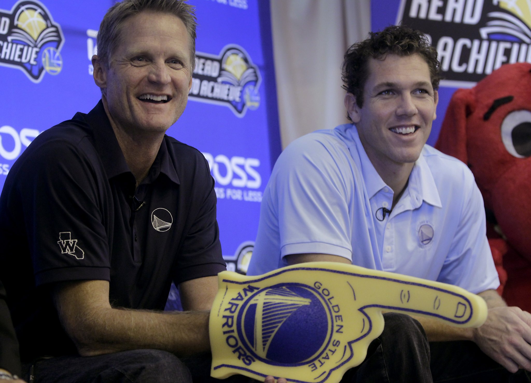 Warriors’ Kerr makes first trip with team; brings message for players ...