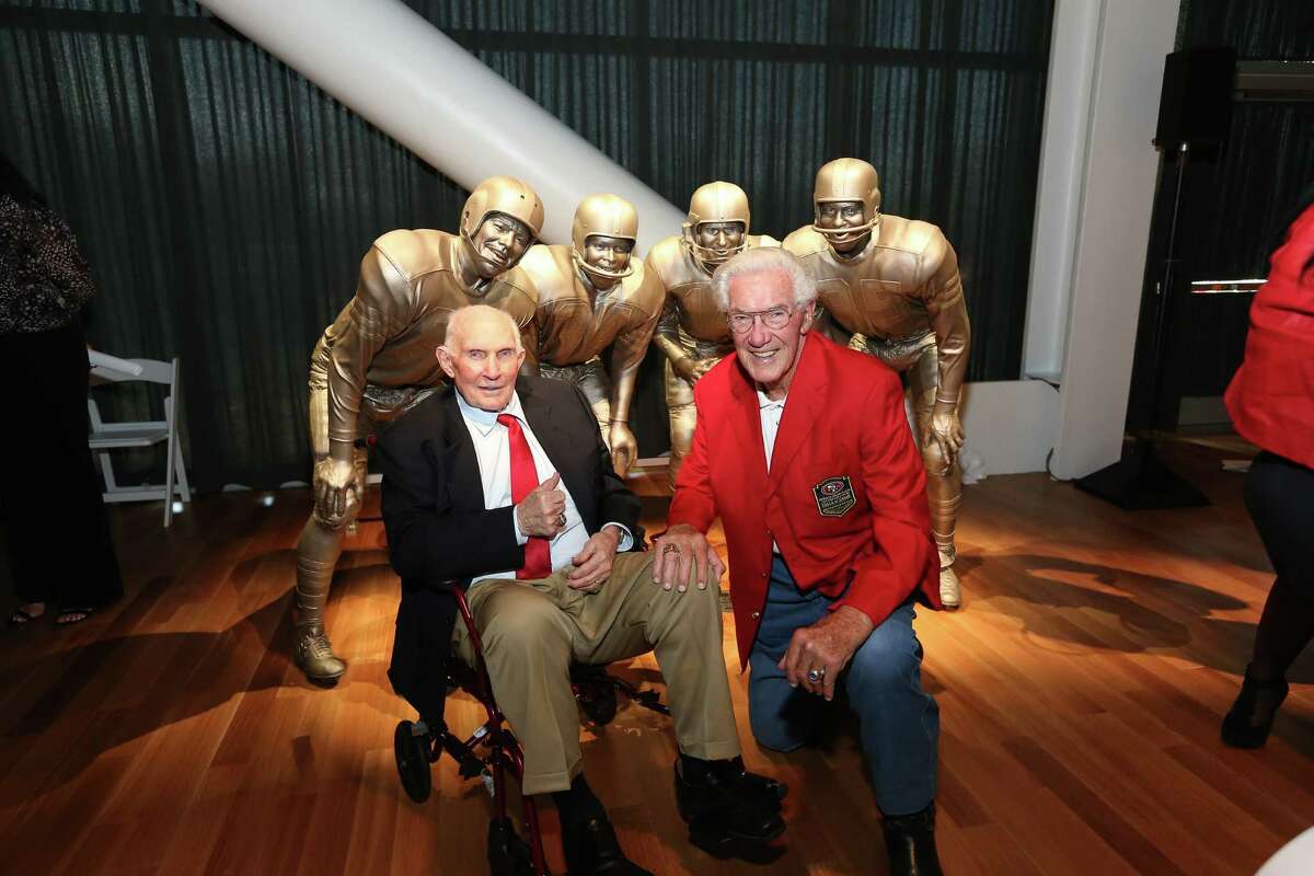 49ers legends unveil statues at new museum