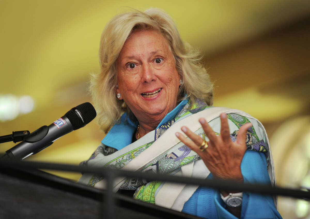 Linda Fairstein speaks against domestic violence