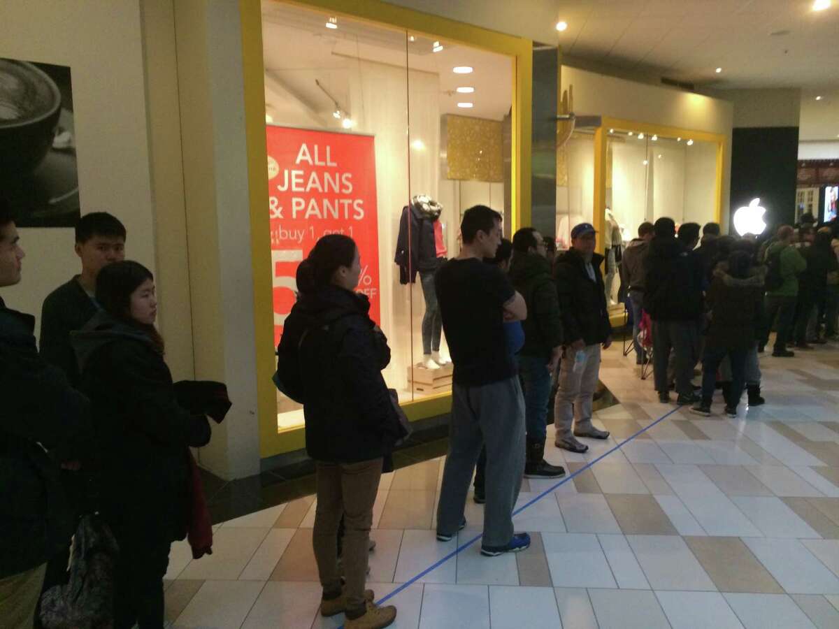 iPhone 6 draws hundreds to Crossgates
