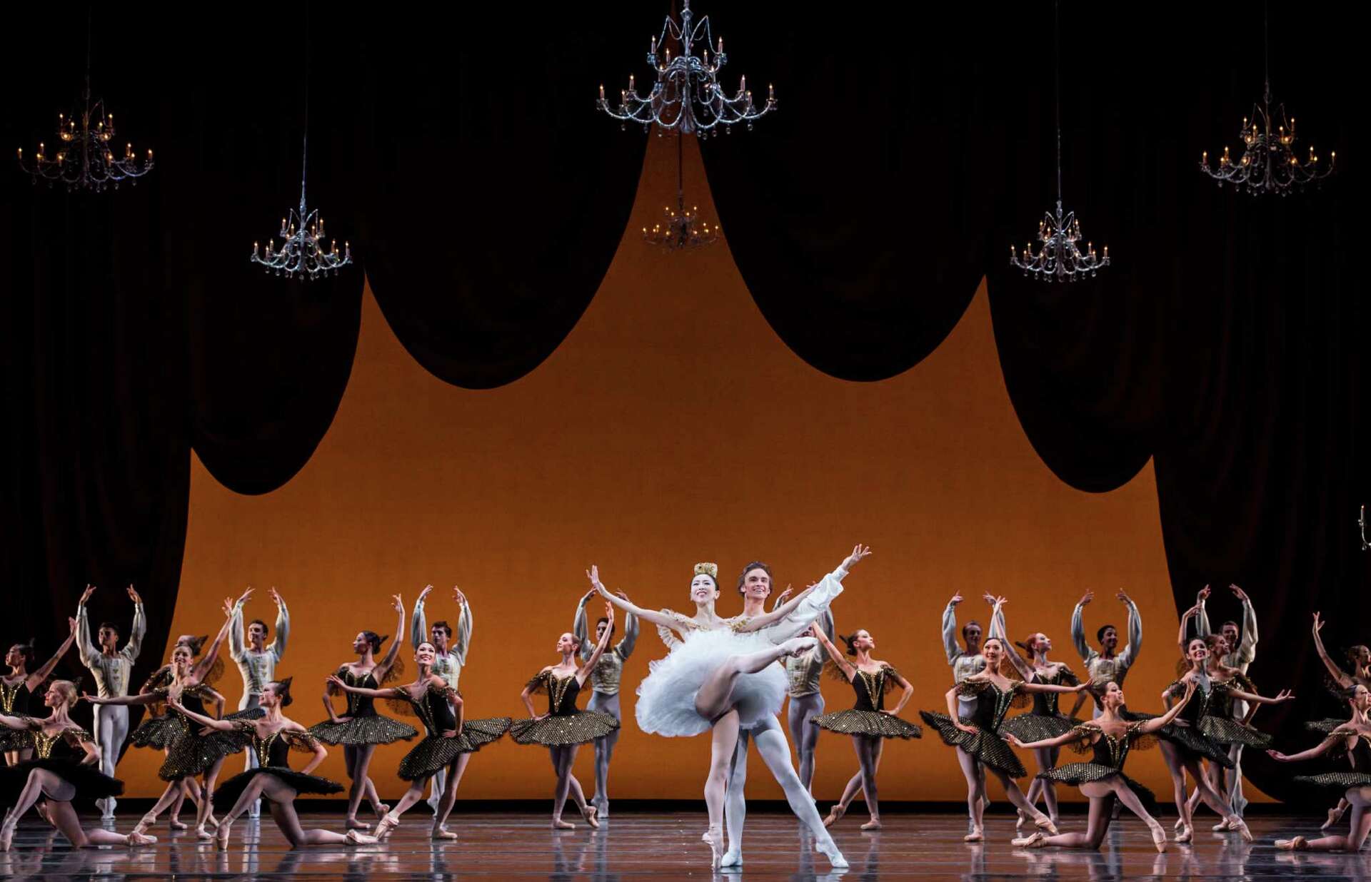 Leg up for elite dancers might lead to later problems