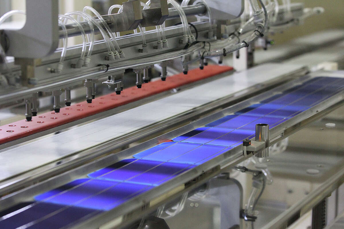 Mission Solar producing solar panels