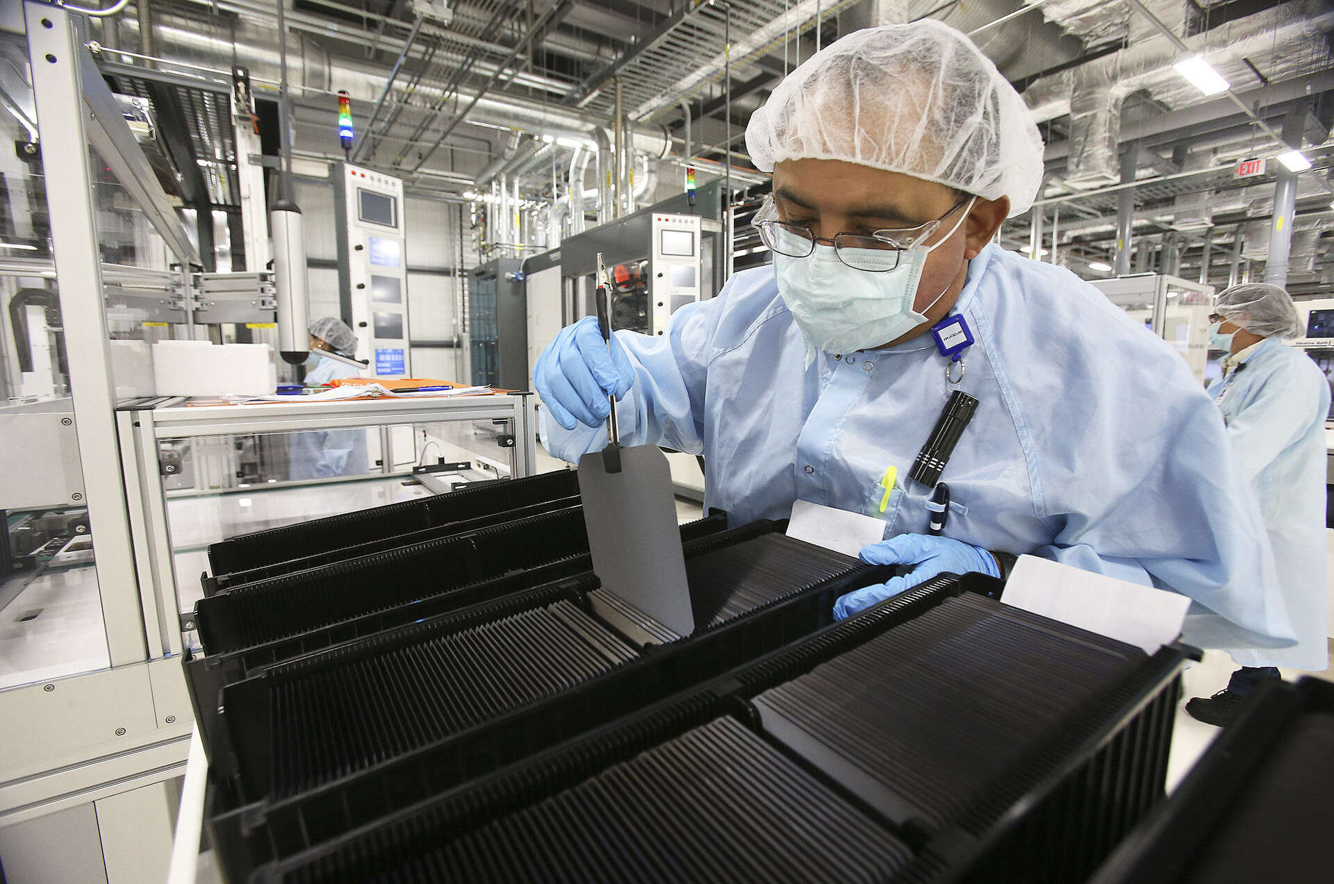 Mission Solar producing solar panels