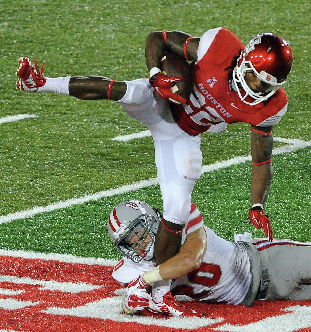 Cougars turn it on in 2nd half to cruise past UNLV