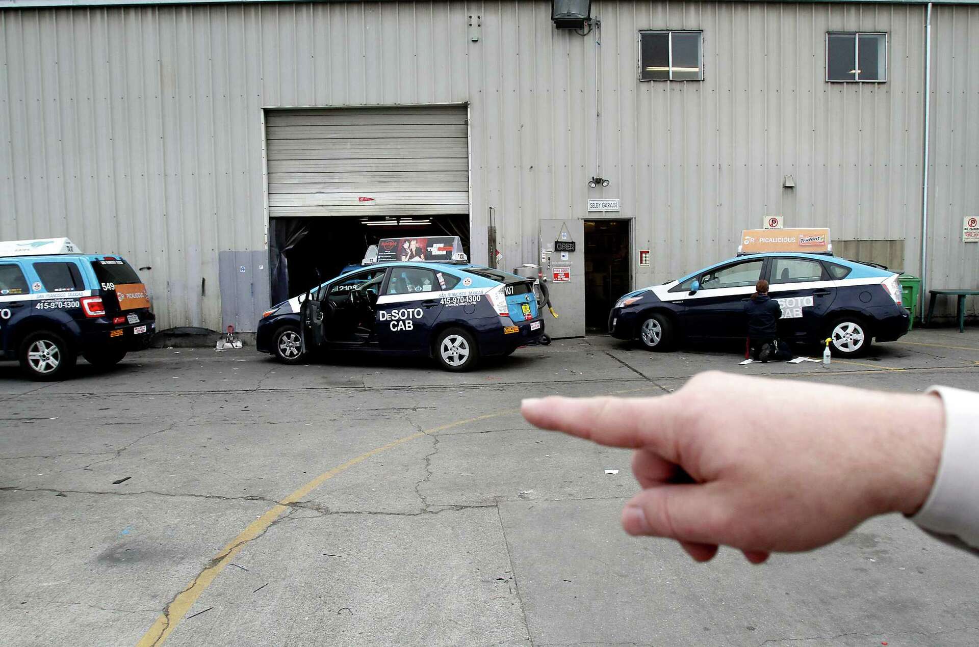 S.F. taxi owners, cabbies join forces against Uber, Lyft, others
