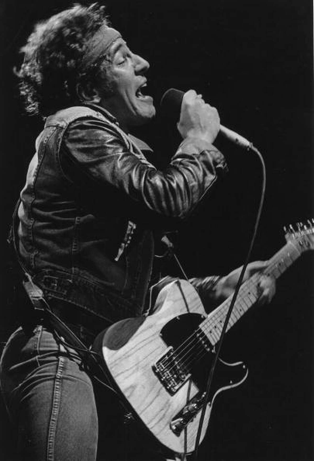 Bruce Springsteen has a moment, shouts out the wrong city at concert