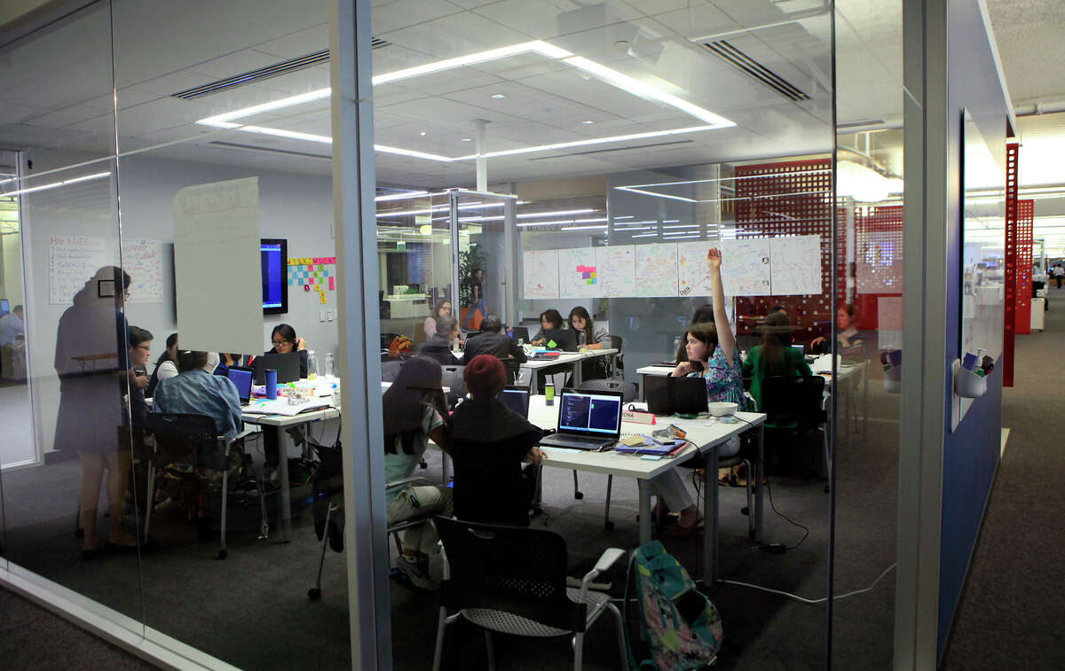 Tech firms flocking to conference in effort to hire more women