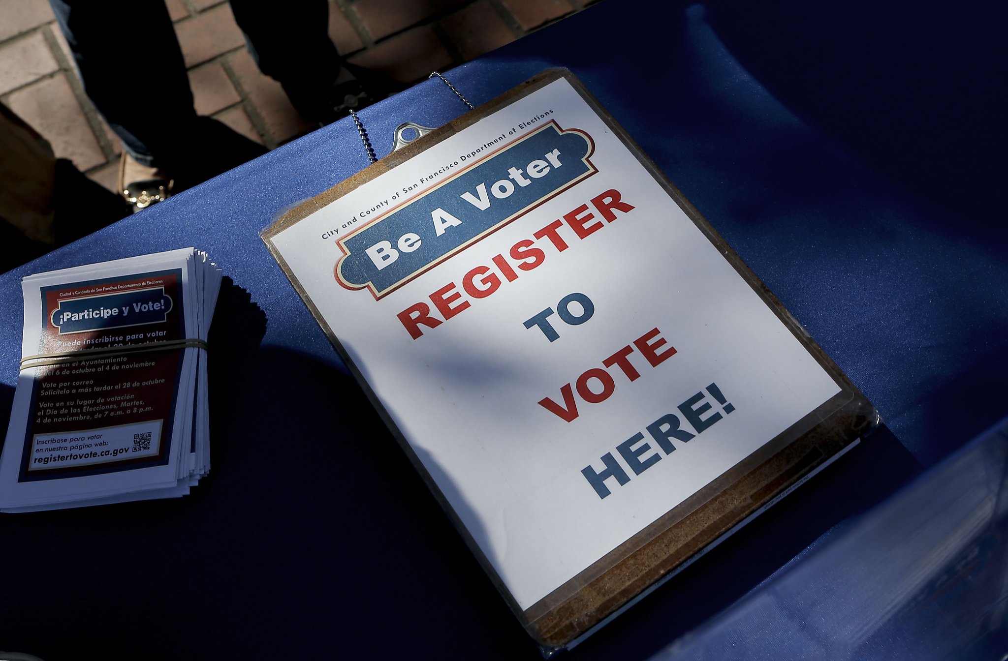Governor signs bill to automatically register voters at DMV
