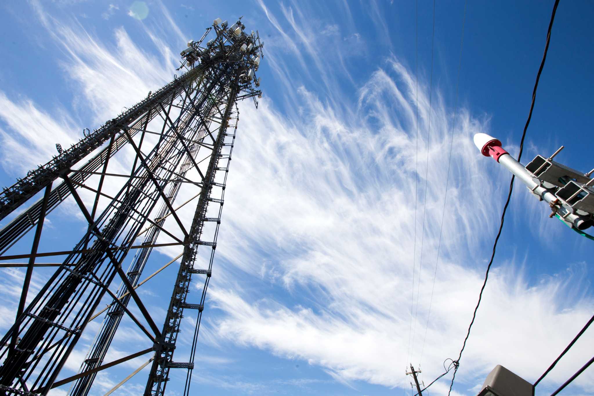 Crown Castle in running to bid on Verizon cell towers