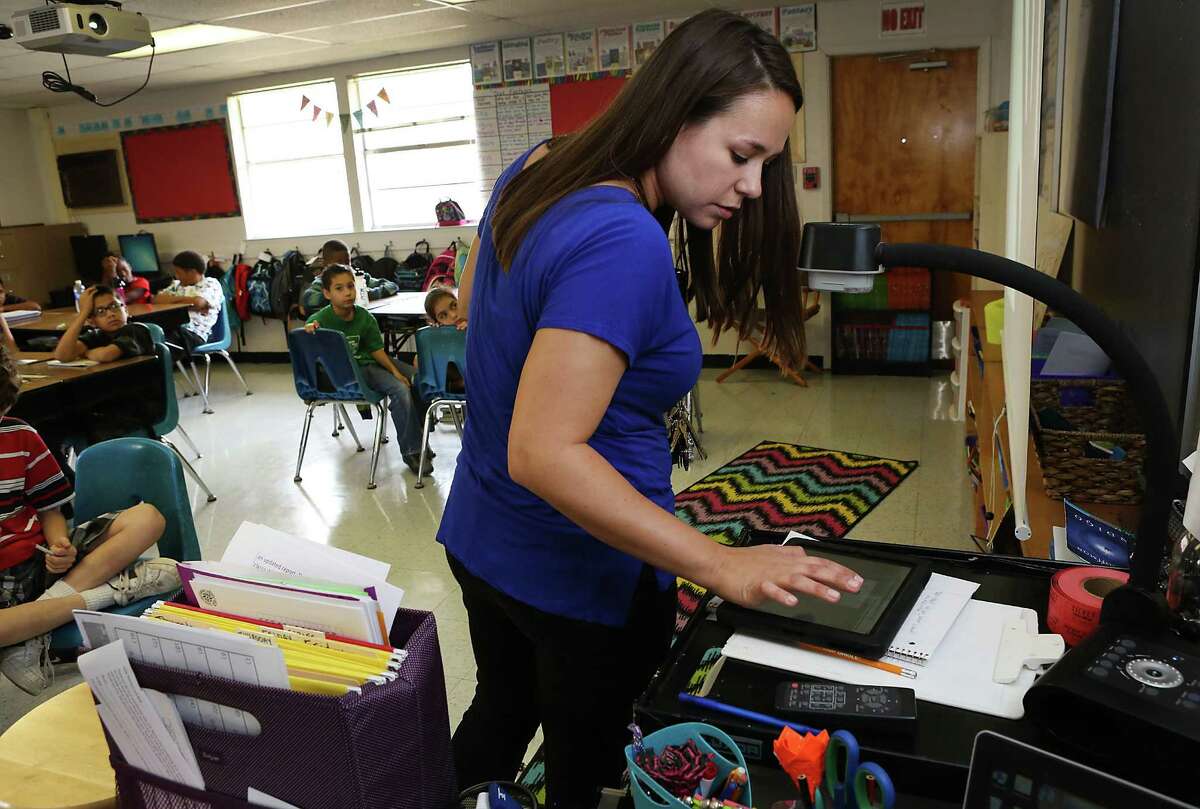 Area schools' embrace of e-textbooks varies