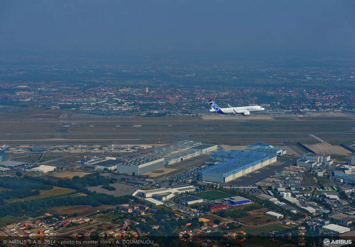 Airbus re-engined A320neo completes first flight