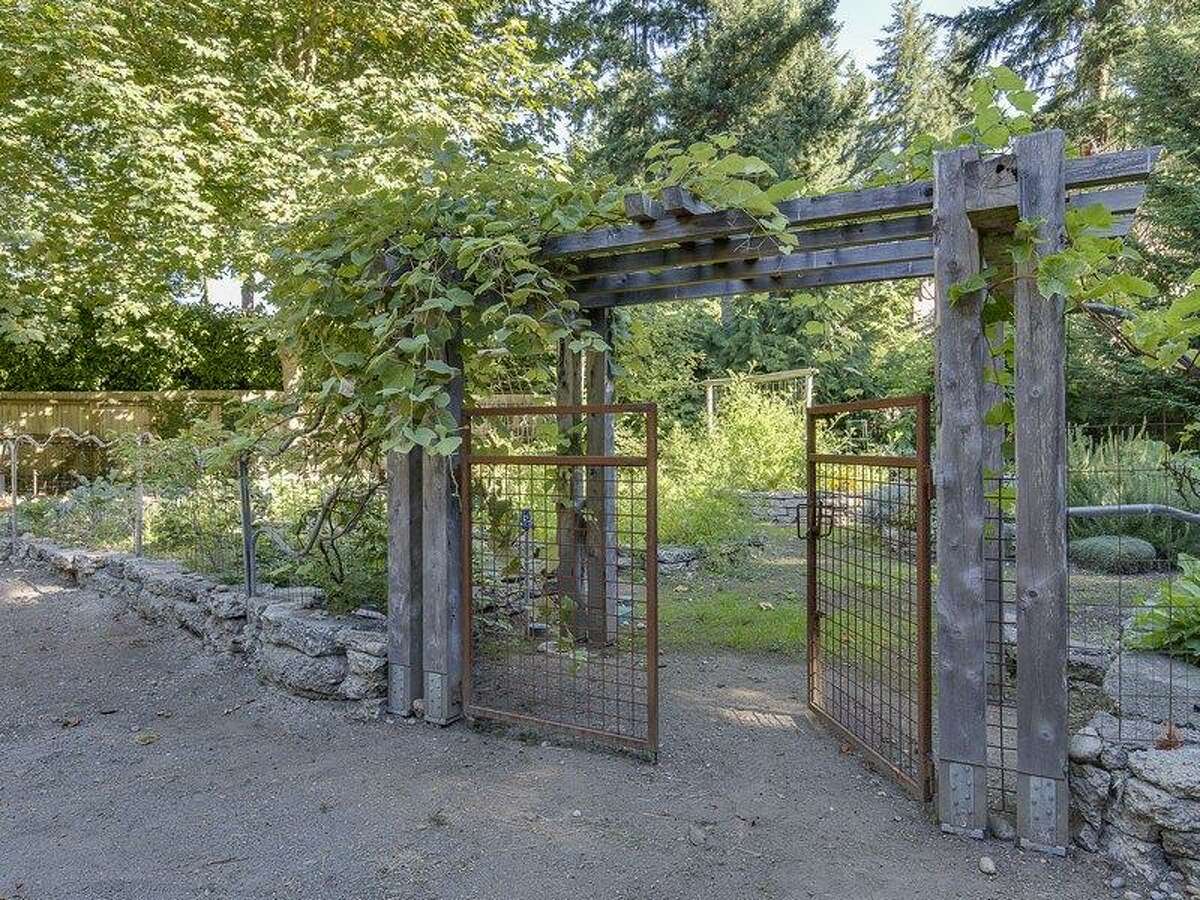 Rural estate inside Seattle back on the market