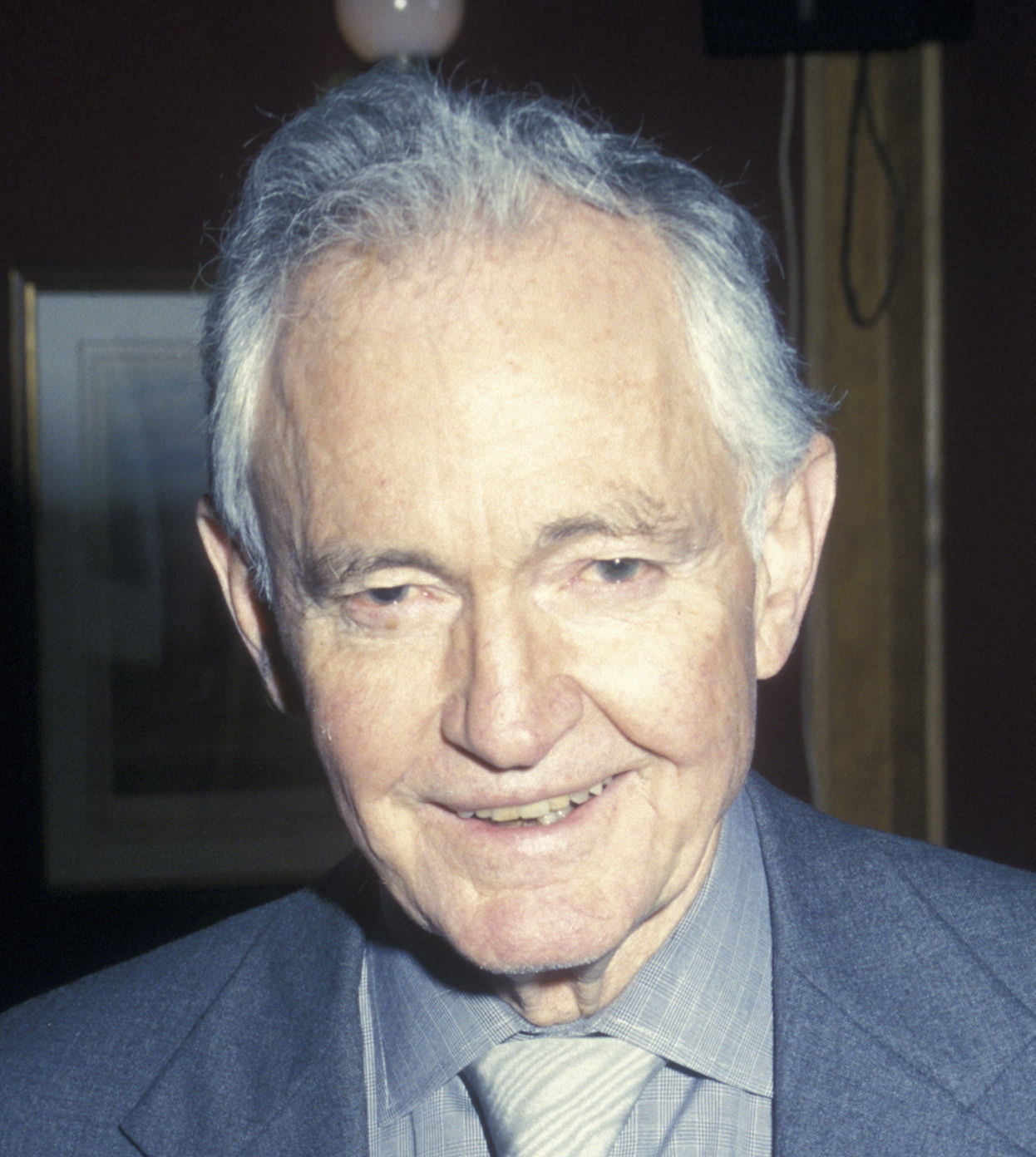 Carter, acclaimed magazine editor, dead at 86