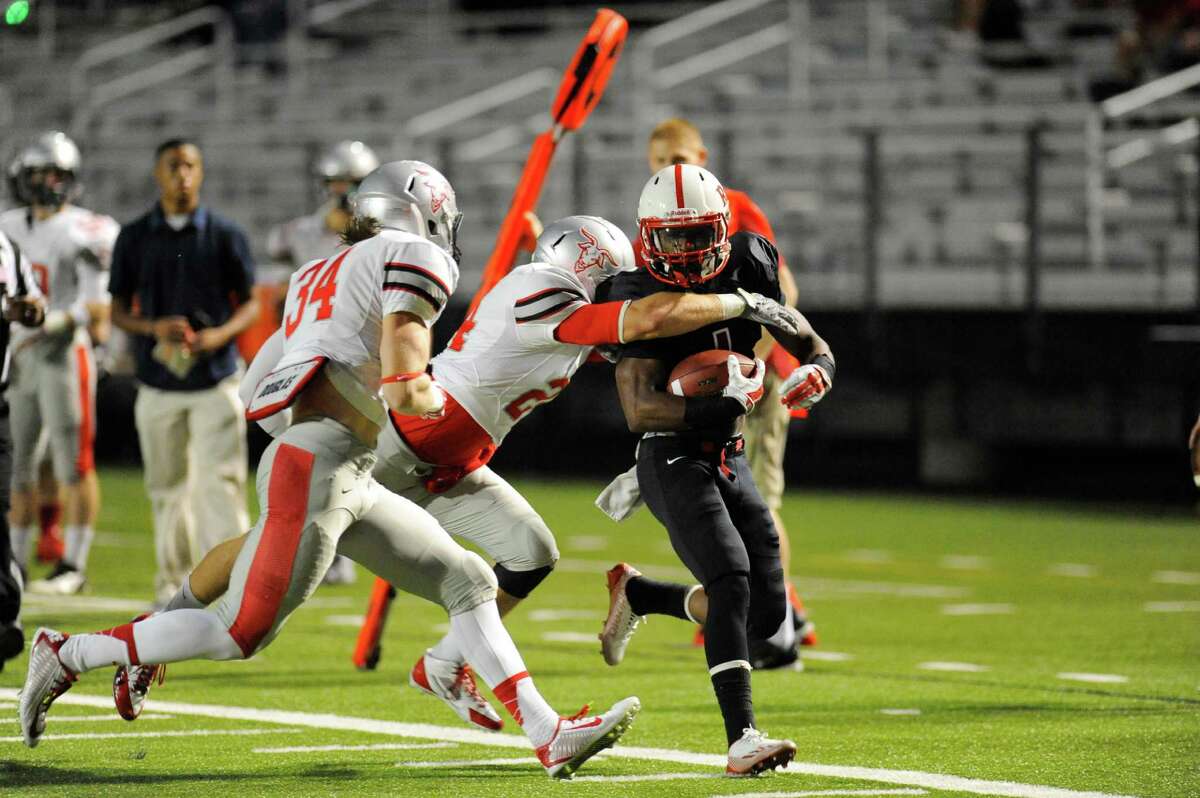 RPI football routs WPI 27-6