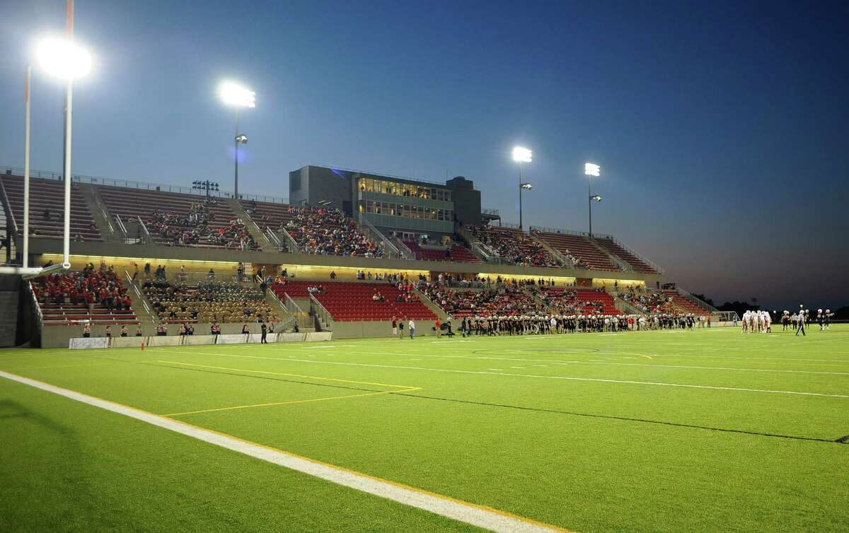 RPI football routs WPI 27-6