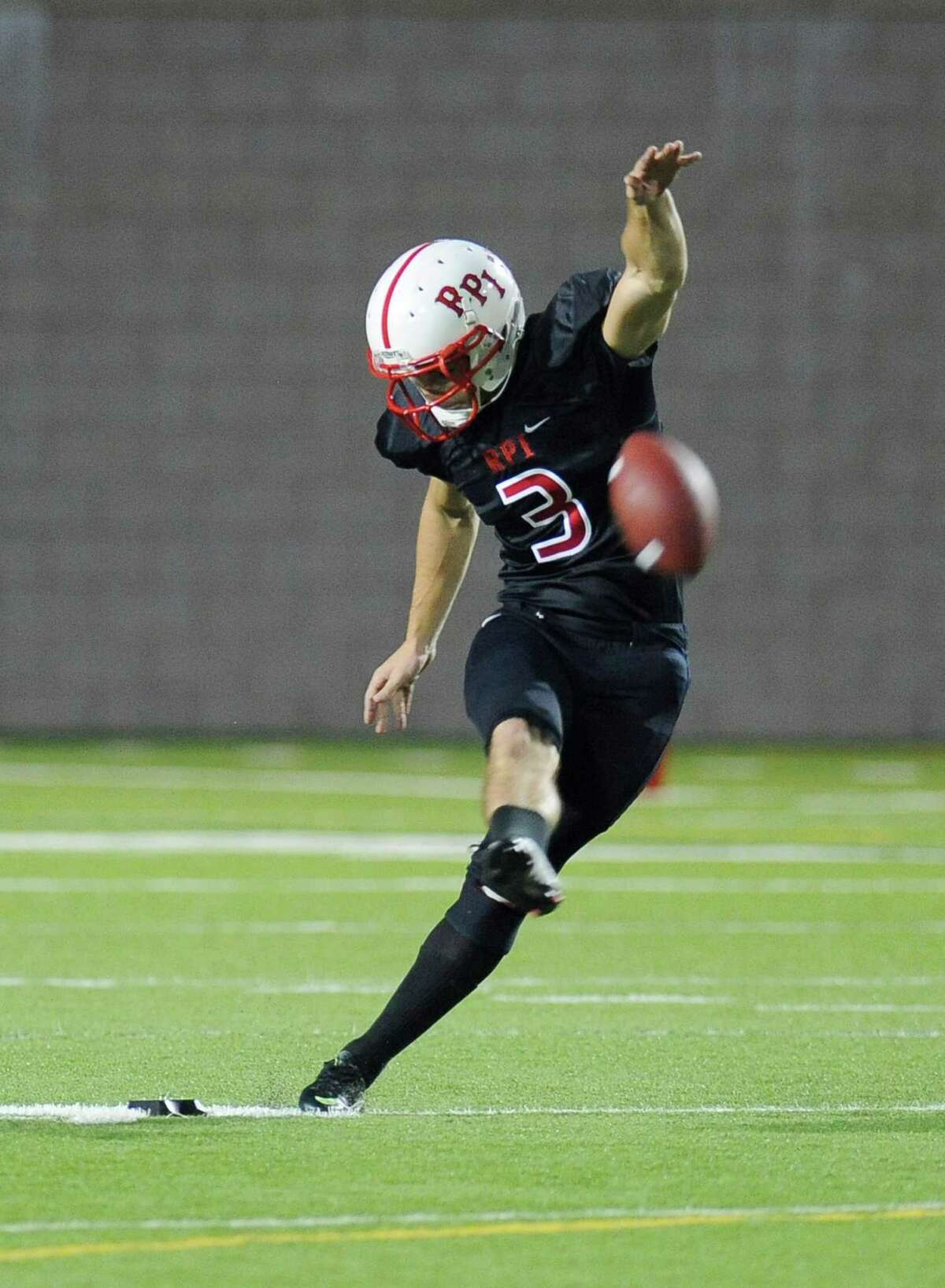 RPI football routs WPI 27-6