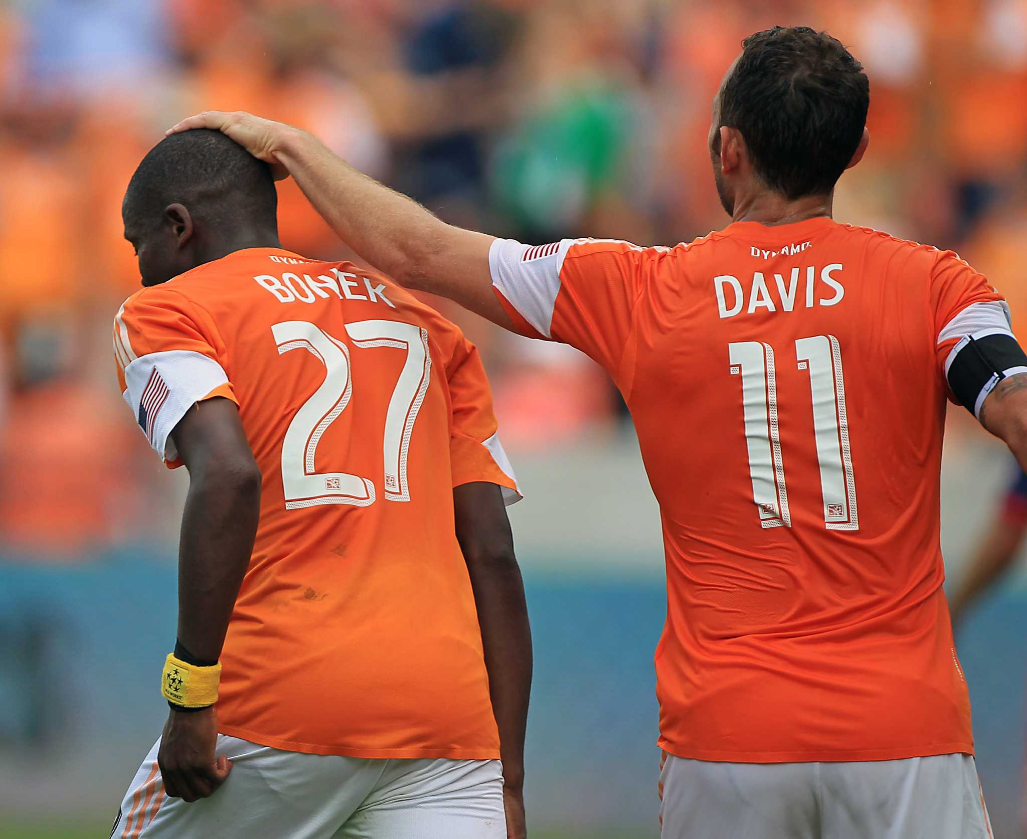 Dynamo keep playoff hopes alive with win over Fire