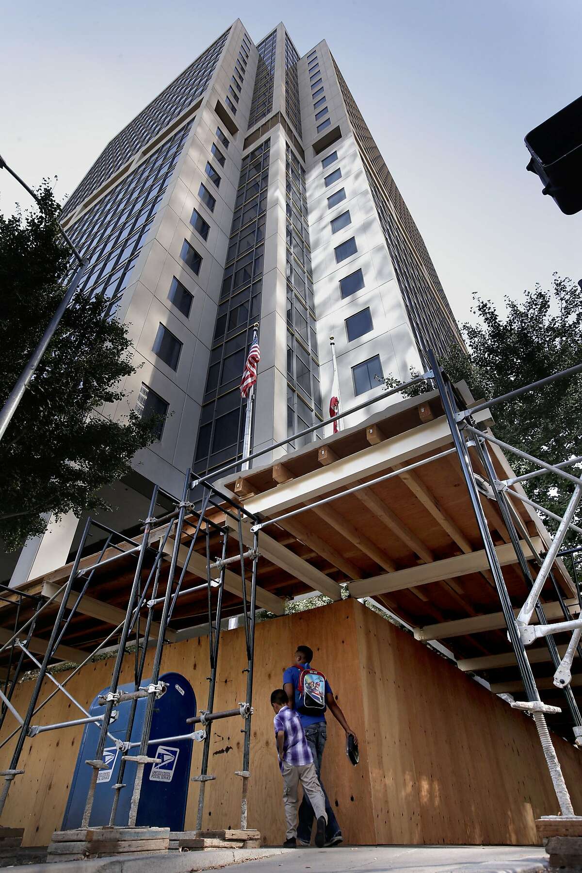 State sinks money into high-rise called a 'disaster’