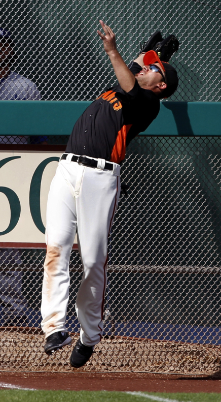 Giants roll dice with Travis Ishikawa in left field