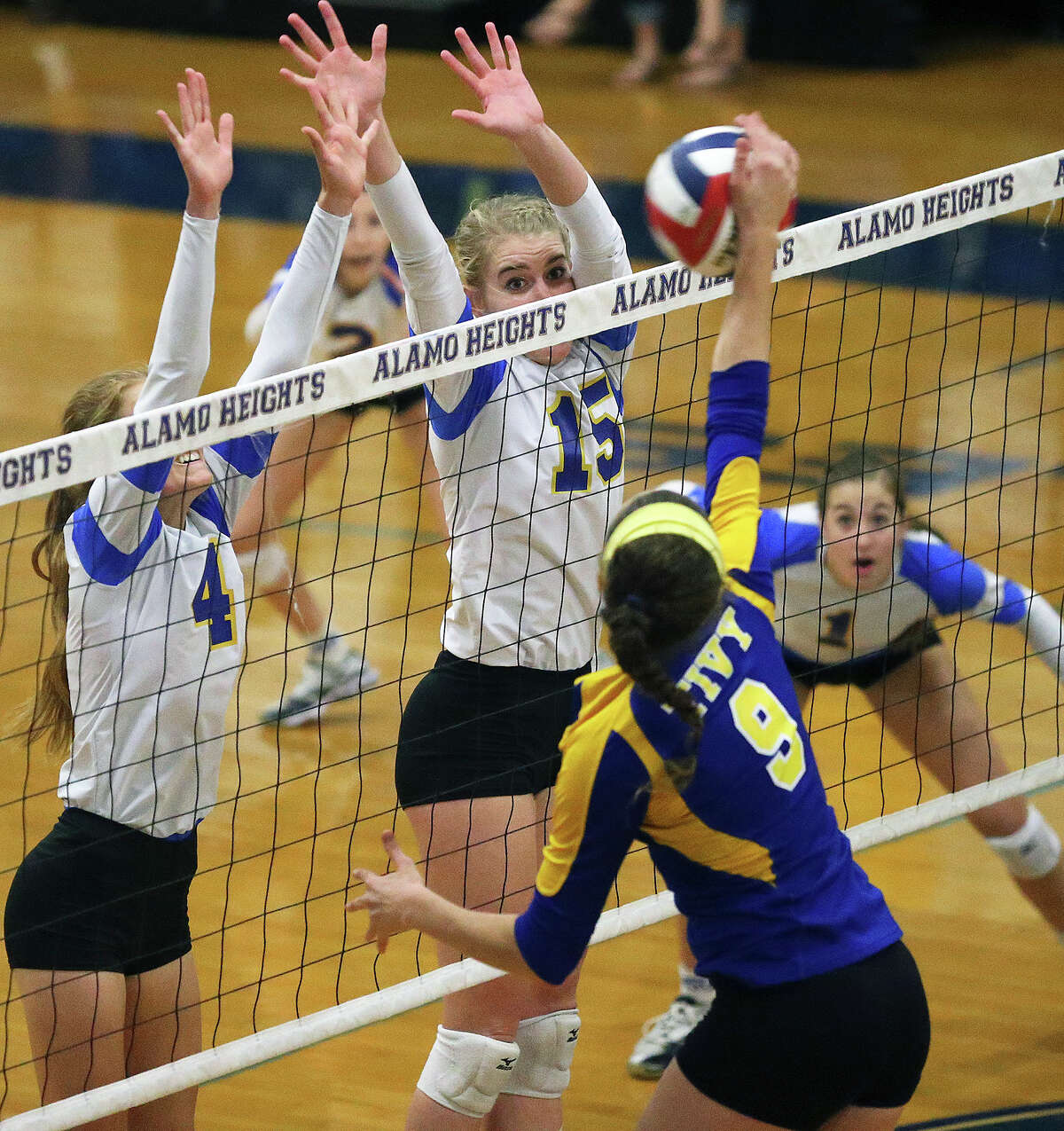 H.S. Volleyball: Mules romp past Antlers in 27-5A showdown