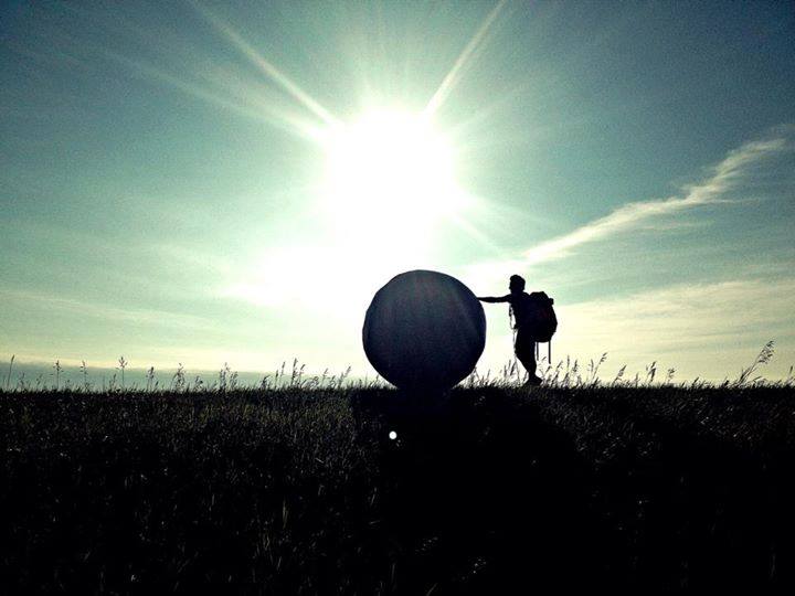 Testicular cancer survivor pushes giant ball across country