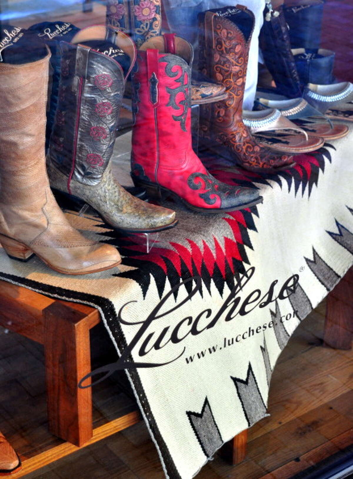 Robber with expensive taste in Lucchese boots targeting Houston shops