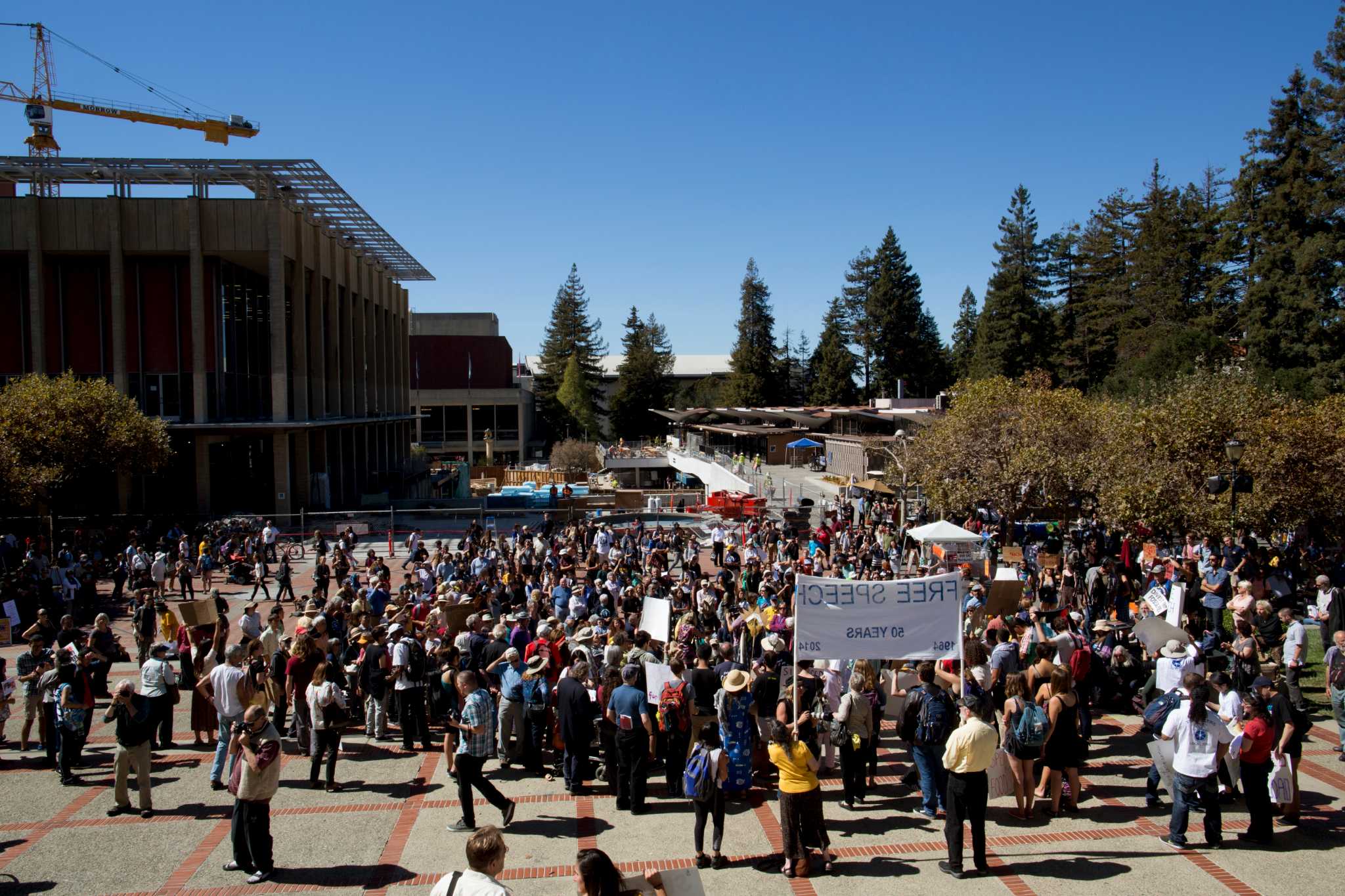 Hundreds gather in Berkeley for free-speech anniversary