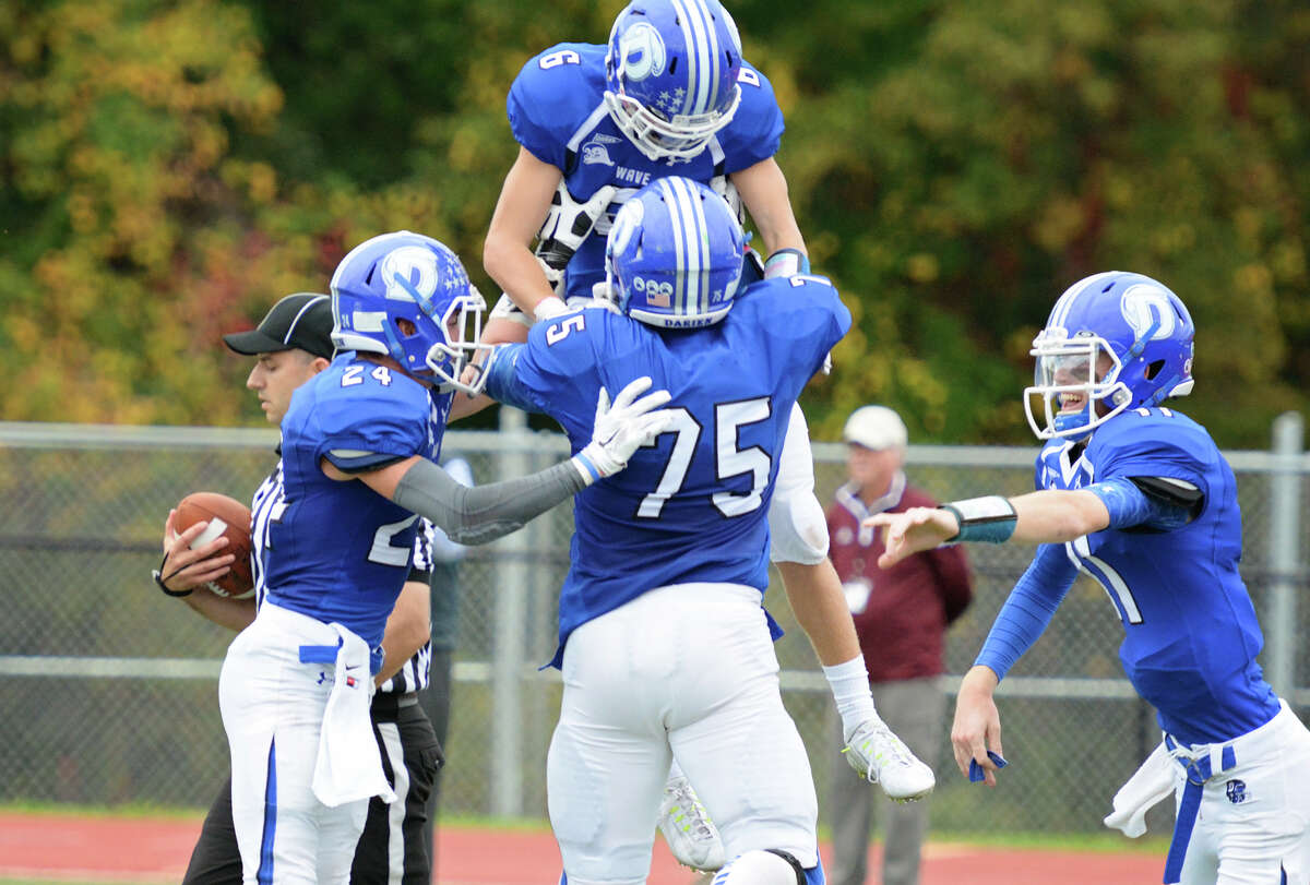 Darien rallies from big deficit to beat St. Joseph