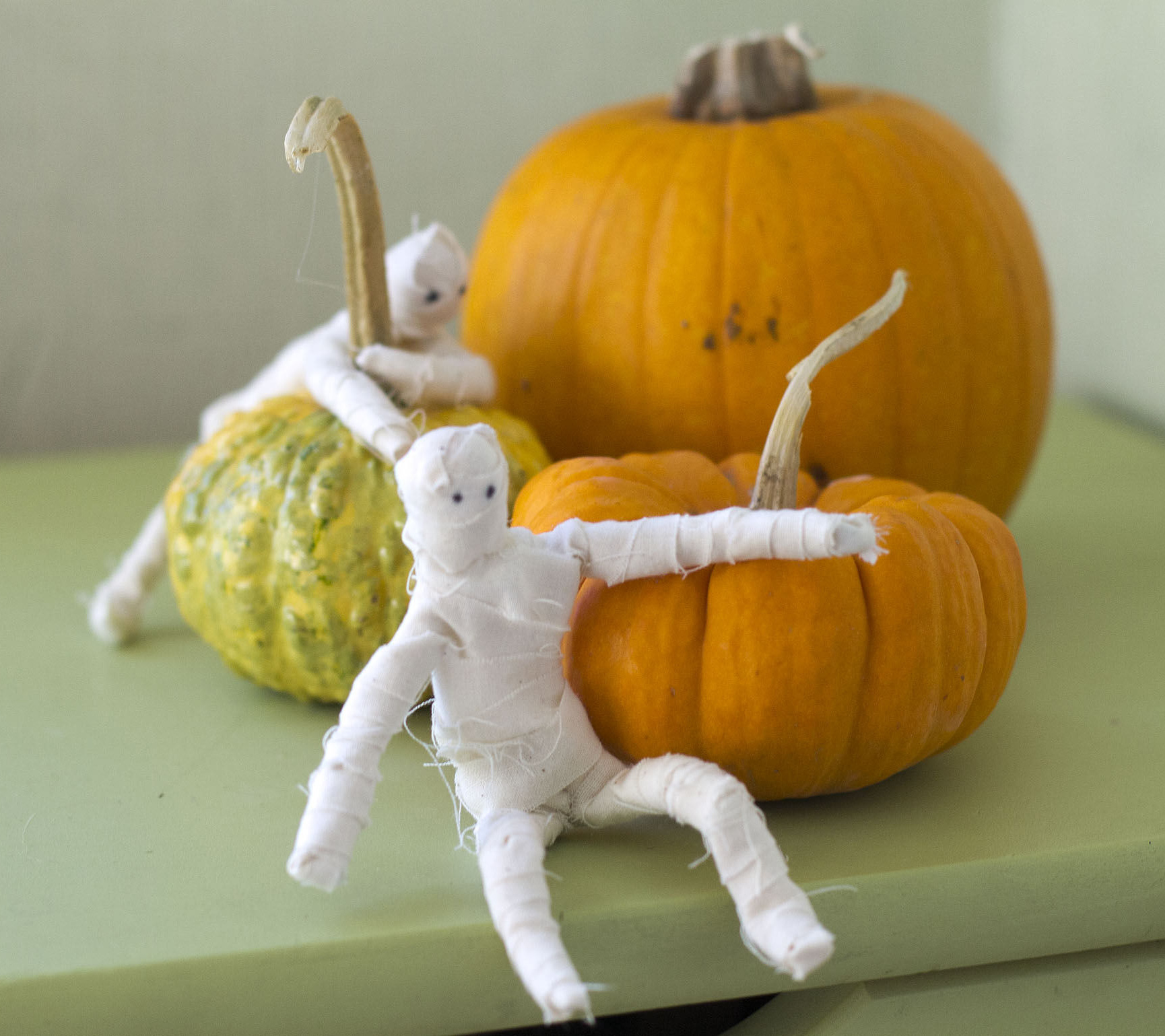 Mini mummies add a bit of creepy fun to Halloween décor