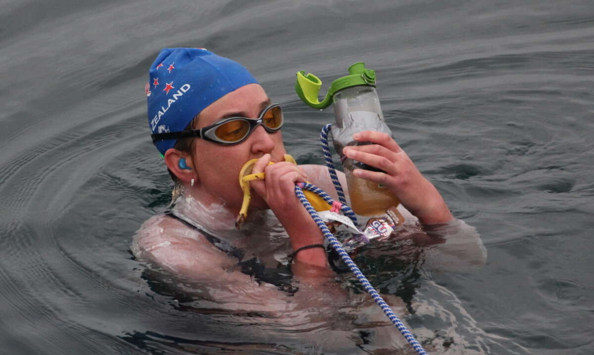 Kim Chambers attempts to be first woman to swim from Farallones to S.F.