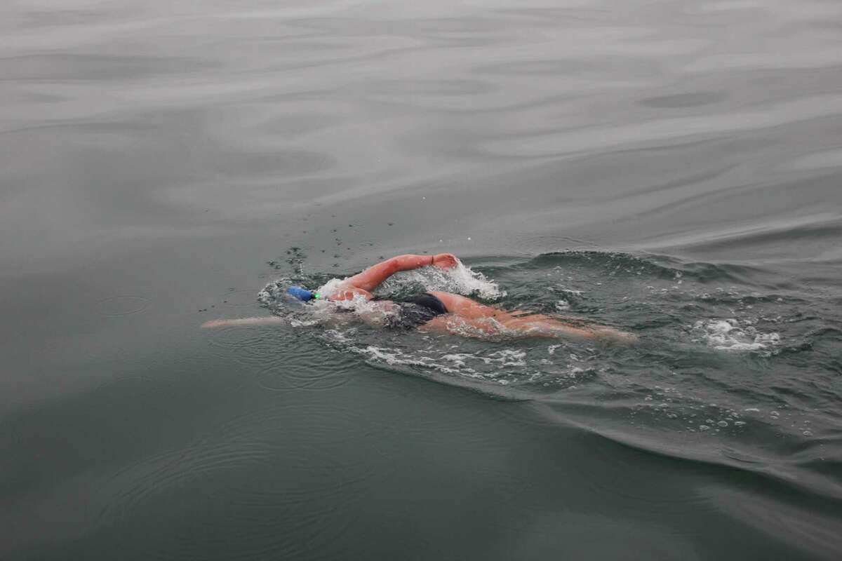 Kim Chambers attempts to be first woman to swim from Farallones to S.F.