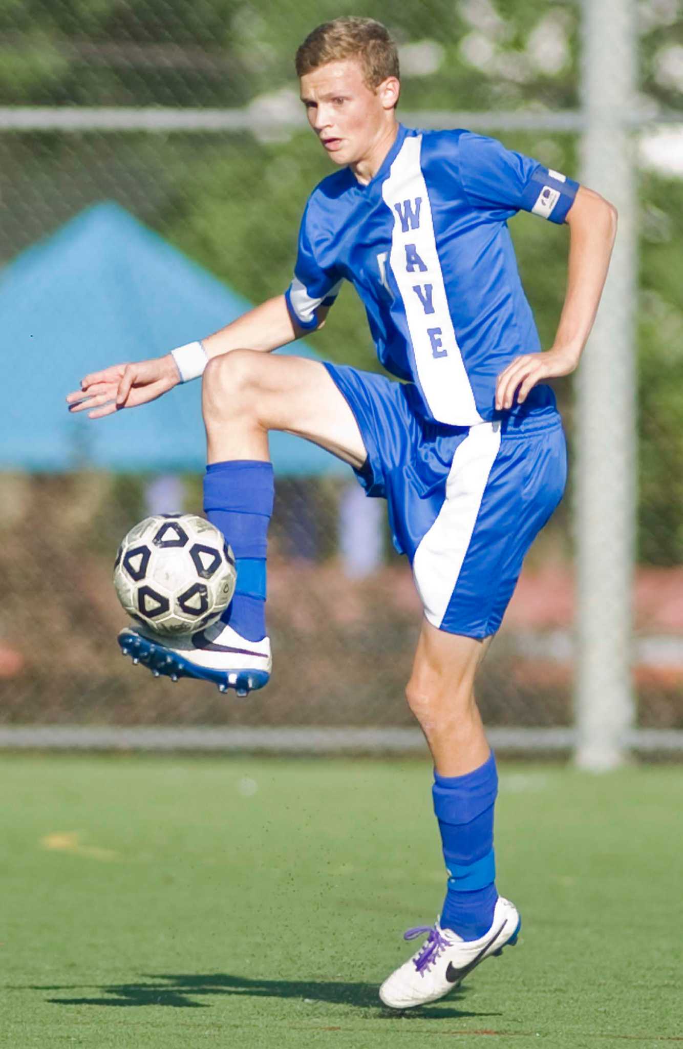 Bjornstad leads Darien boys soccer past Stamford