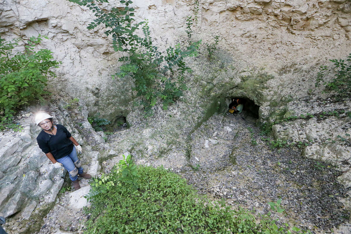 Texas firefighters remove teenager trapped for hours 350 feet inside cave