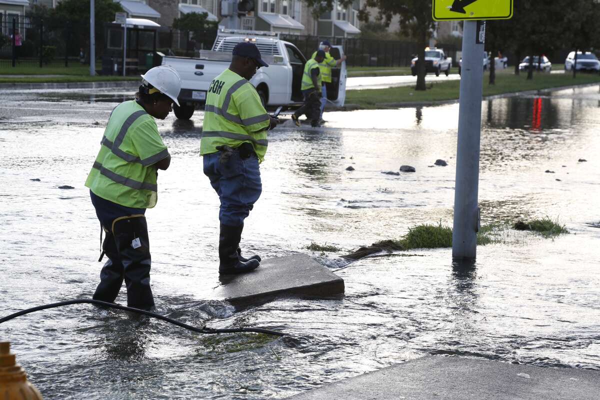 Water main break floods southwest Houston streets