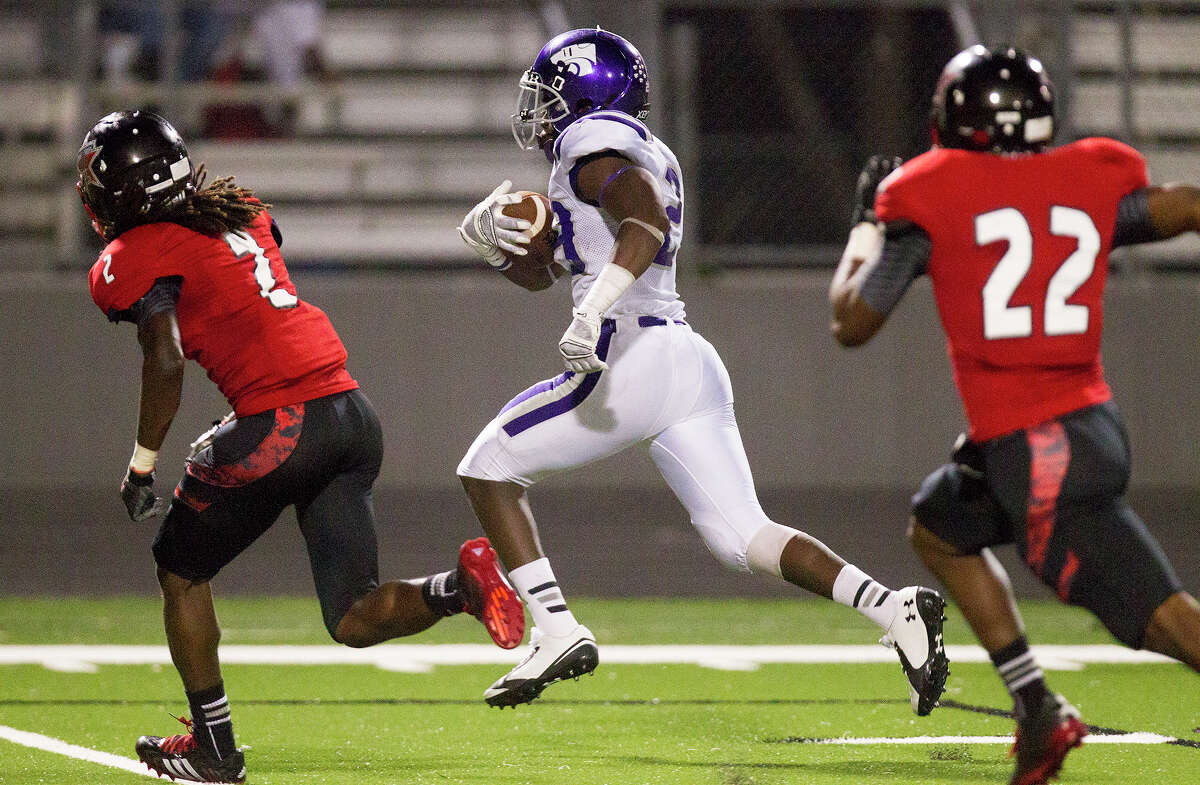 Angleton rallies past Terry in District 24-5A opener