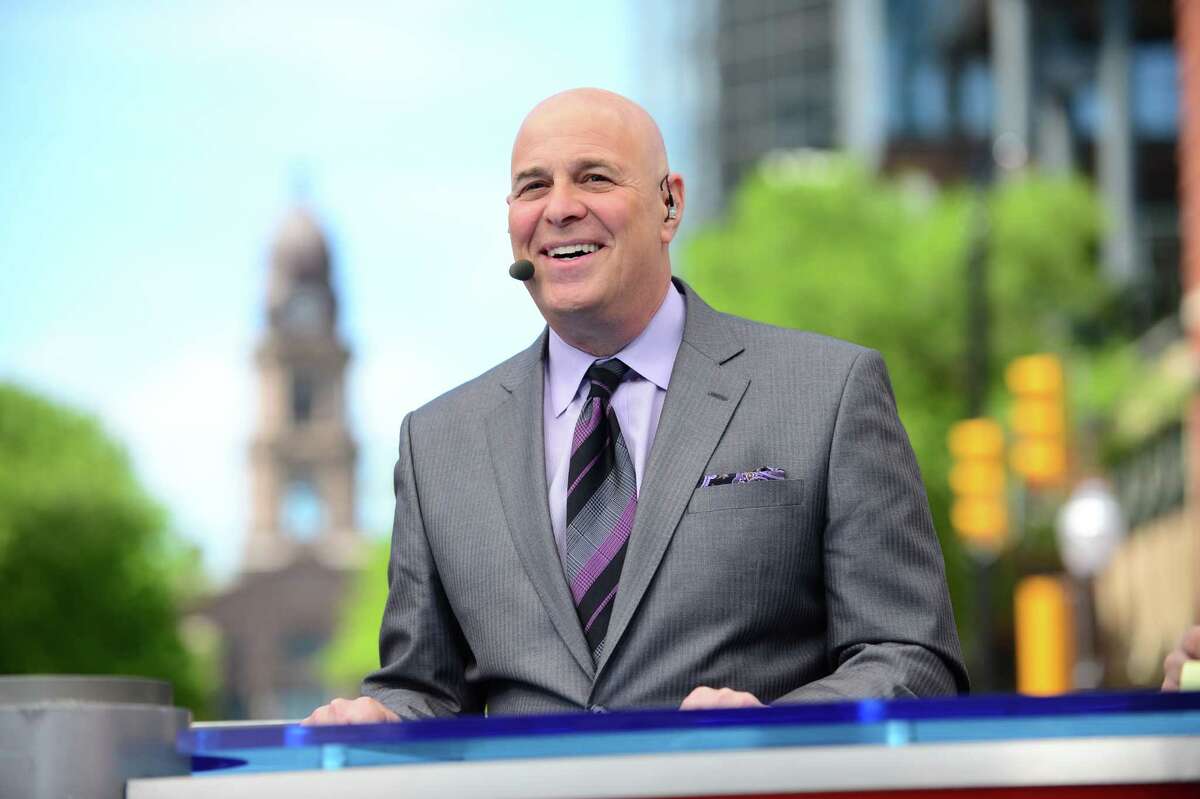 Greenberg makes smooth shift from coaching to TV