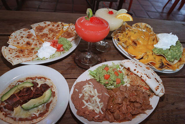 Which Chacho's locations are still open in San Antonio?